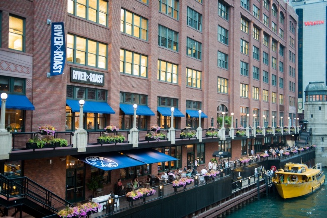 River Roast A Yummy Chicago Restaurant With Amazing Roasted Meats + River Views